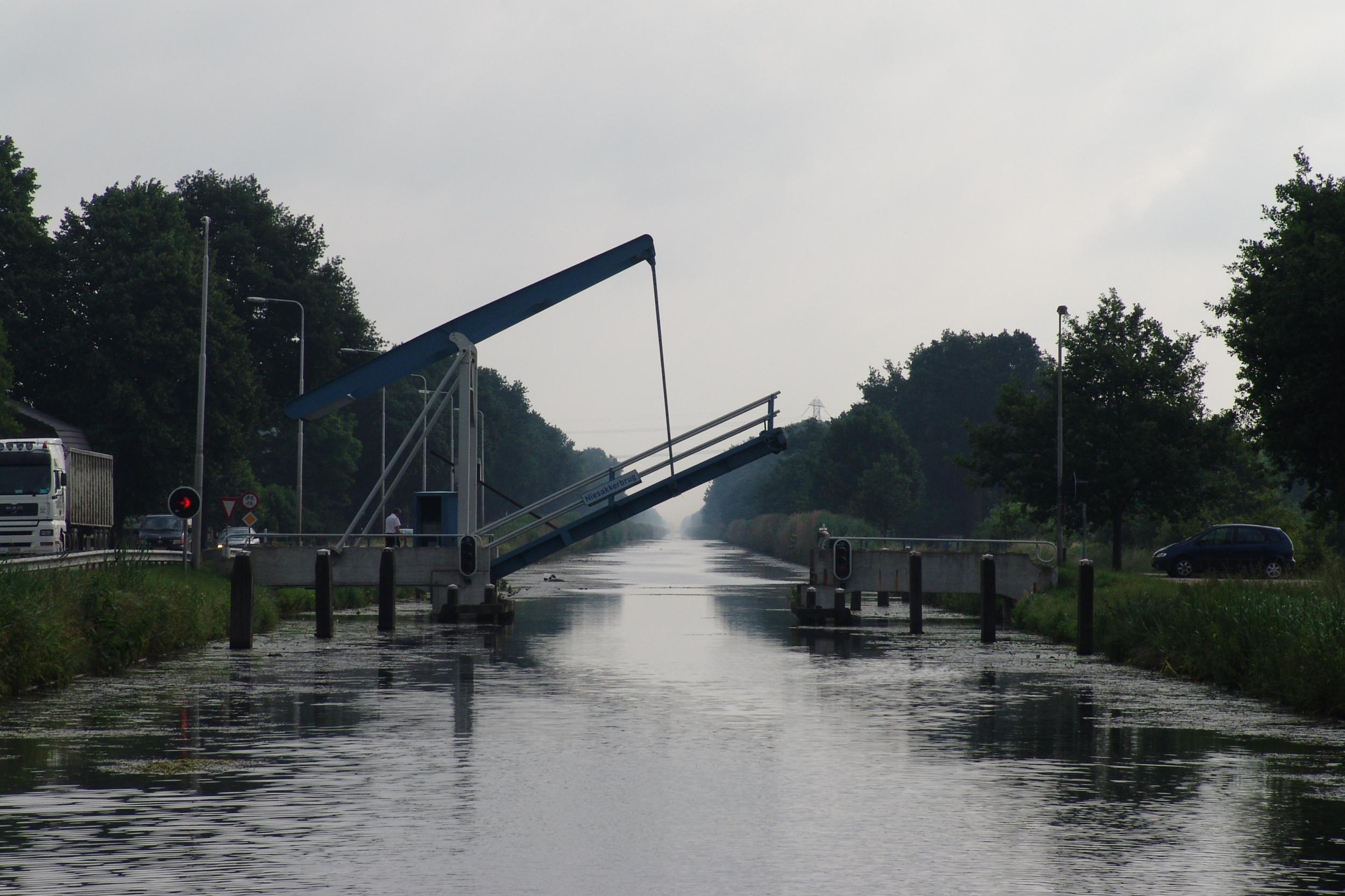 Niesakker brug | Binnenvaart in Beeld